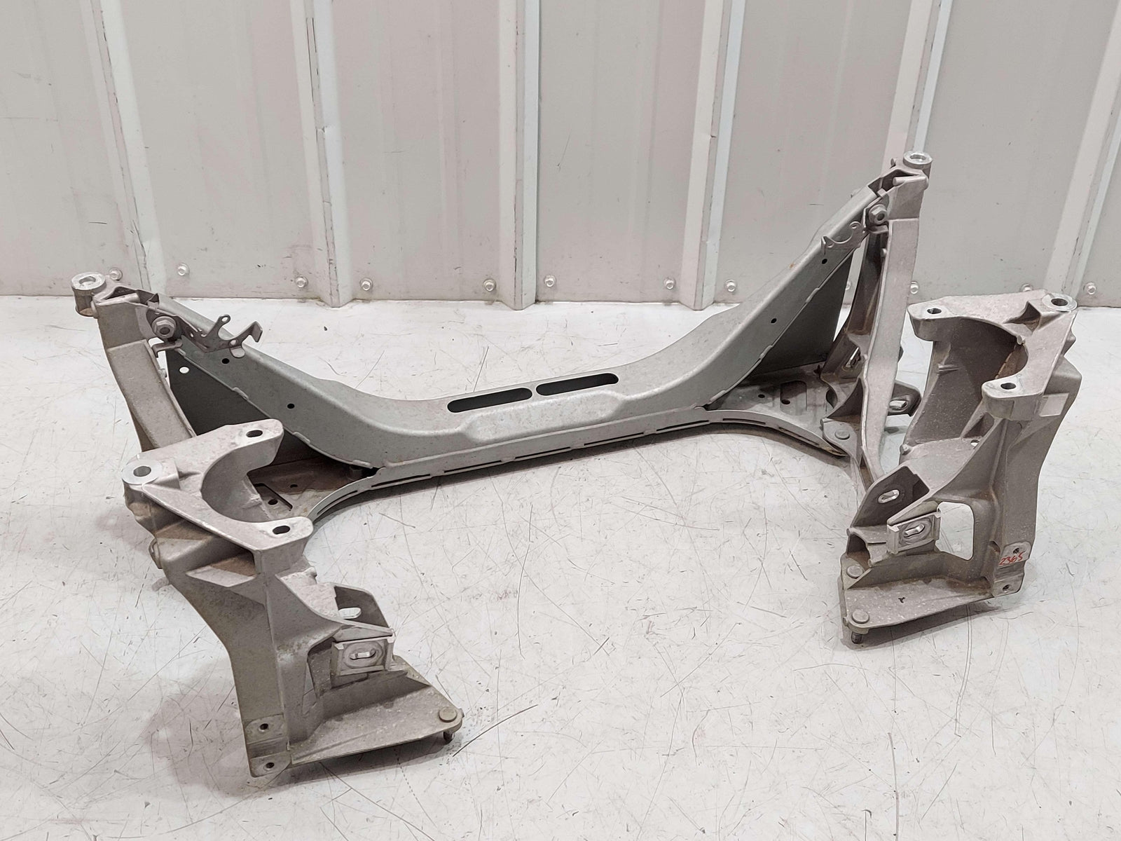 16 PORSCHE CAYMAN GT4 981 REAR SUB FRAME CROSSMEMBER CRADLE W/ SIDE EN ...